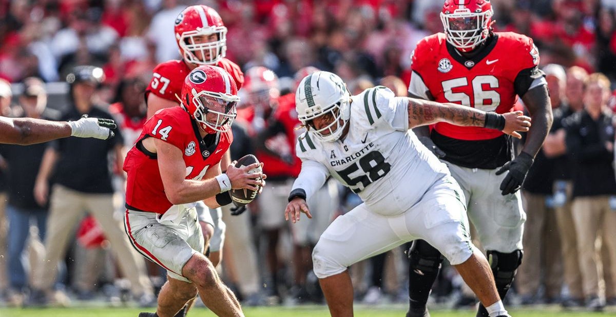 PHOTOS: Georgia football handles Charlotte in Senior Day victory