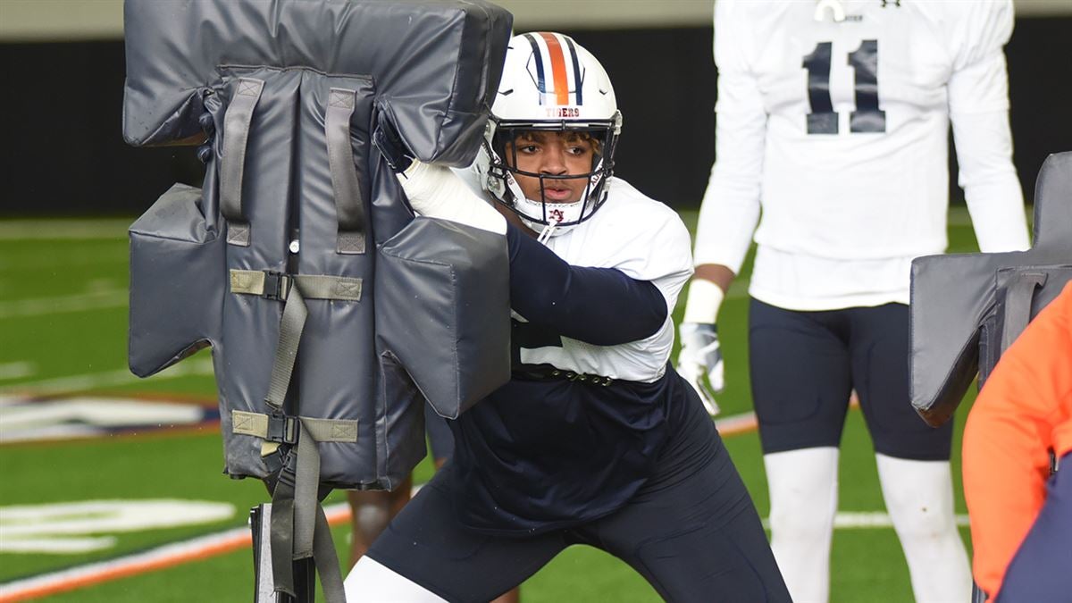 Faulk impressing early in his first spring at Auburn