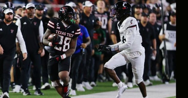 WATCH: Travis Kelce settles bet with Patrick Mahomes and it's hilarious