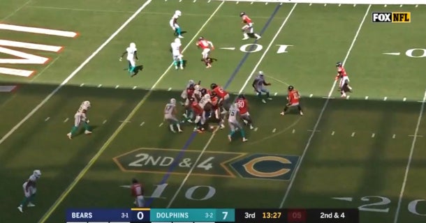 Mitch Trubisky connects with Trey Burton on shovel pass