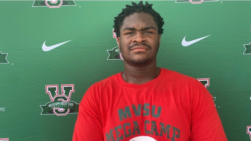 Watch | Four-star offensive tackle Jimothy Lewis goes one-on-one with ...