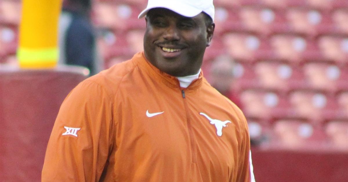 Texas running backs coach Robinson to take same job at USC