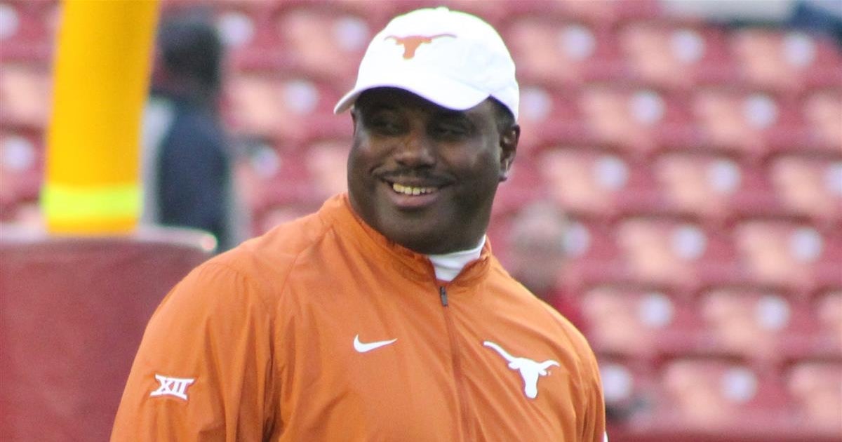 Texas running backs coach Robinson to take same job at USC