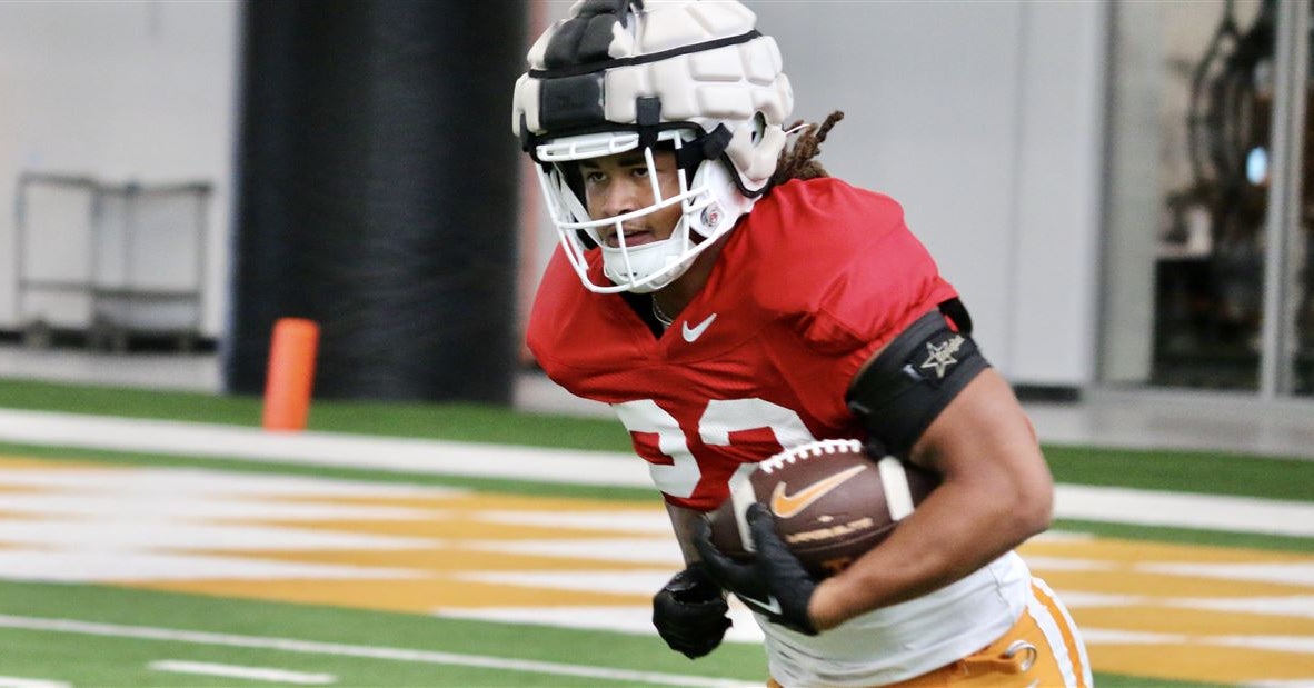 Vols freshman RB Peyton Lewis 'looks like a grown man,' impressing De ...