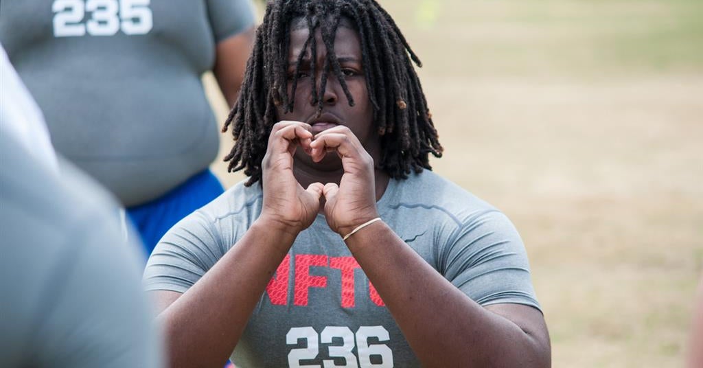 2016 juco OL Terrance Malone drawing new SEC looks