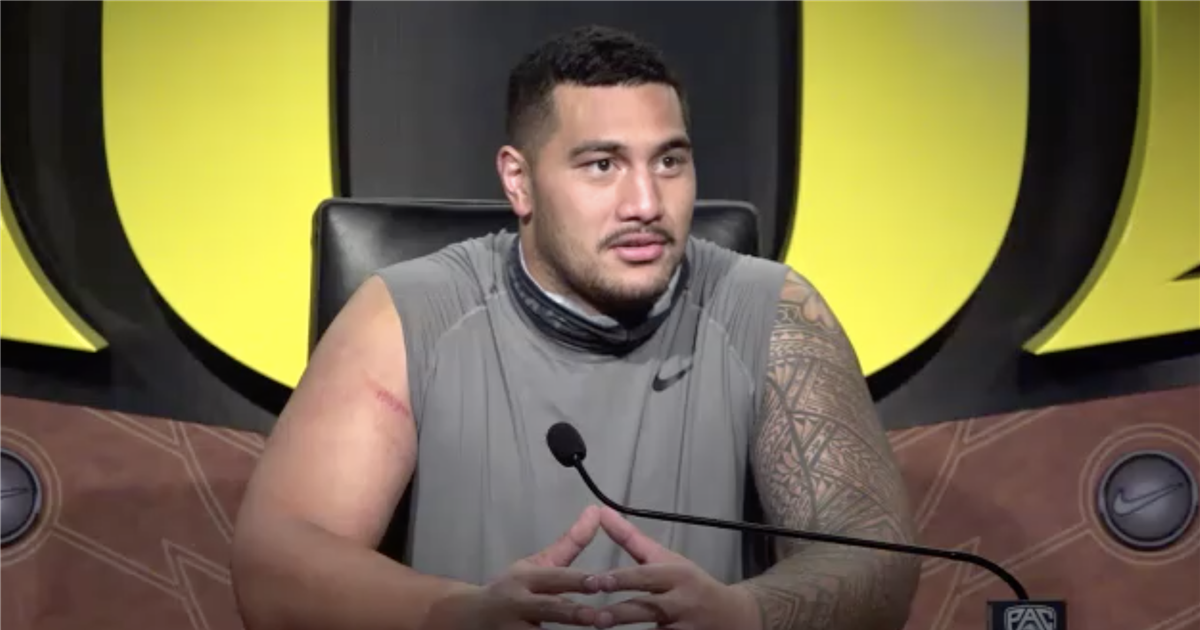 Watch: Oregon DL Austin Faoliu discusses Ducks fall camp