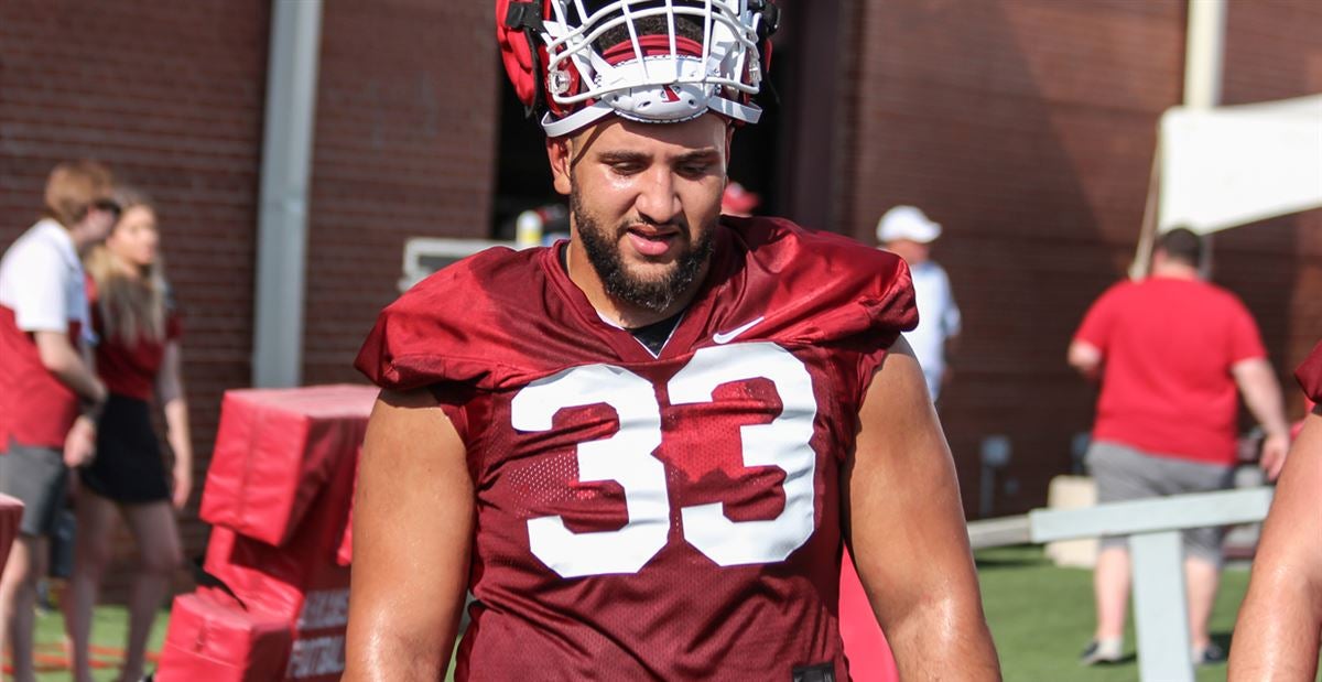 Hogs turning to Isaiah Nichols to lead defensive line