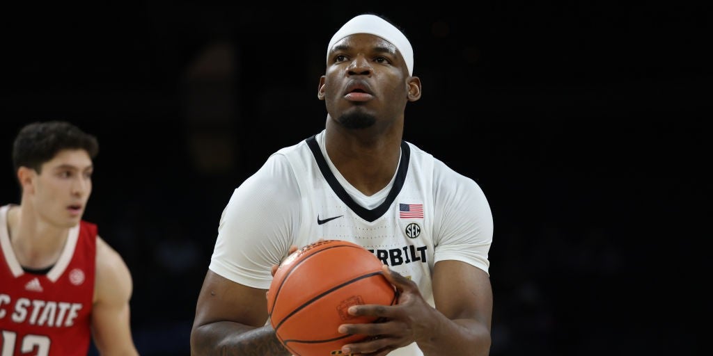 Vanderbilt center Lee Dort arrested, suspended from Commodores ...