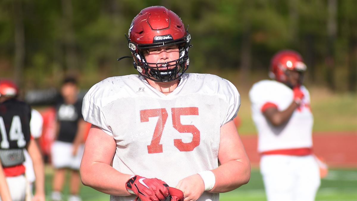 Big 2025 OL gets 'home feeling' at Auburn following early offer from Tigers