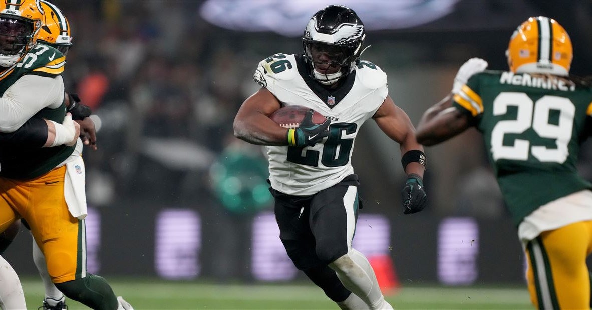 Social media erupts after Saquon Barkley's dropped pass leads to ...