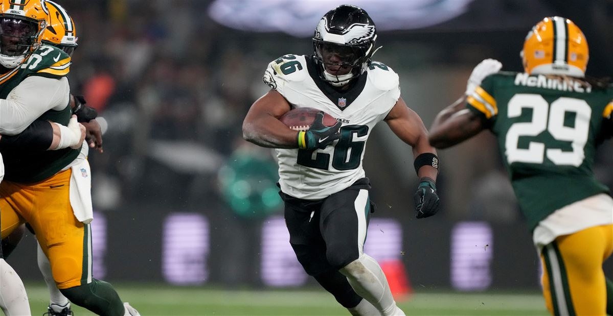 Social media erupts after Saquon Barkley's dropped pass leads to ...