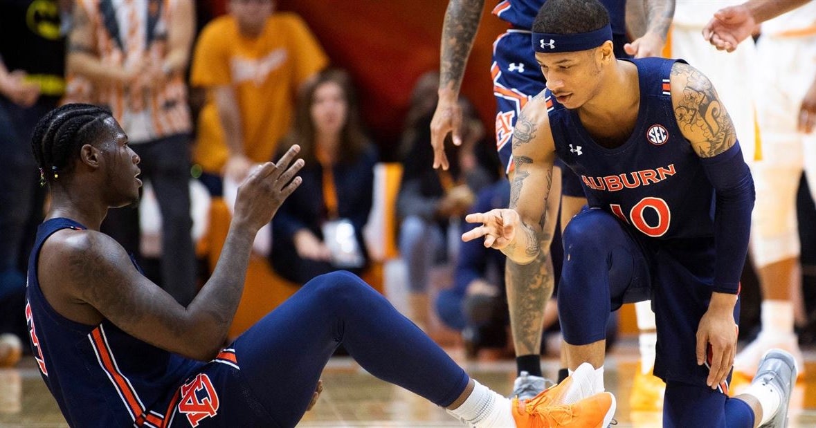 Rucker: With so much at stake, Vols crumble again against Auburn