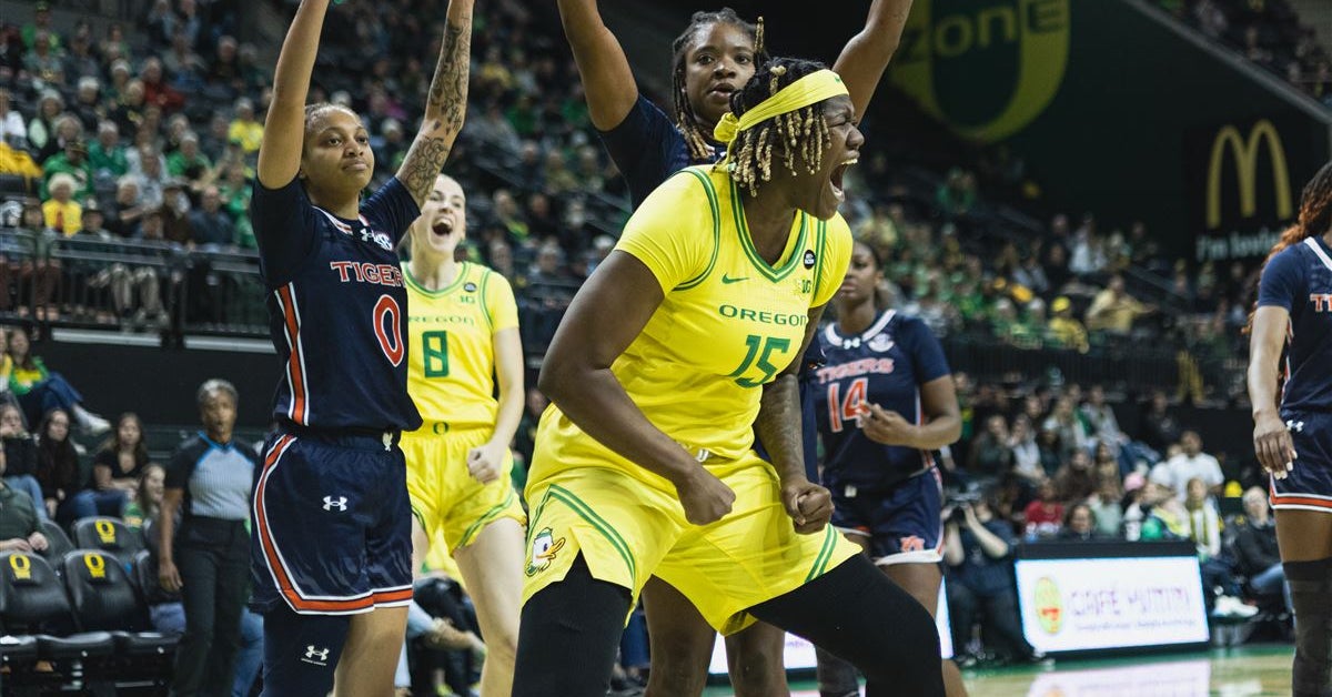 Frontcourt shines as Ducks secure first Big Ten win with road blowout ...