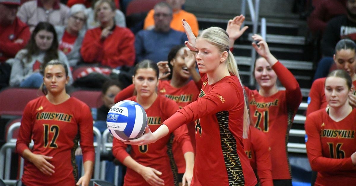 Louisville volleyball sweeps Chicago State in NCAA opener