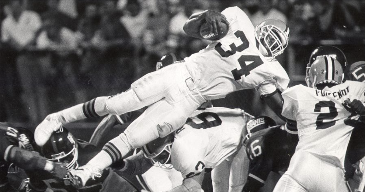 Kevin Mack Re-Signs - This Day In Cleveland Browns History 7/10