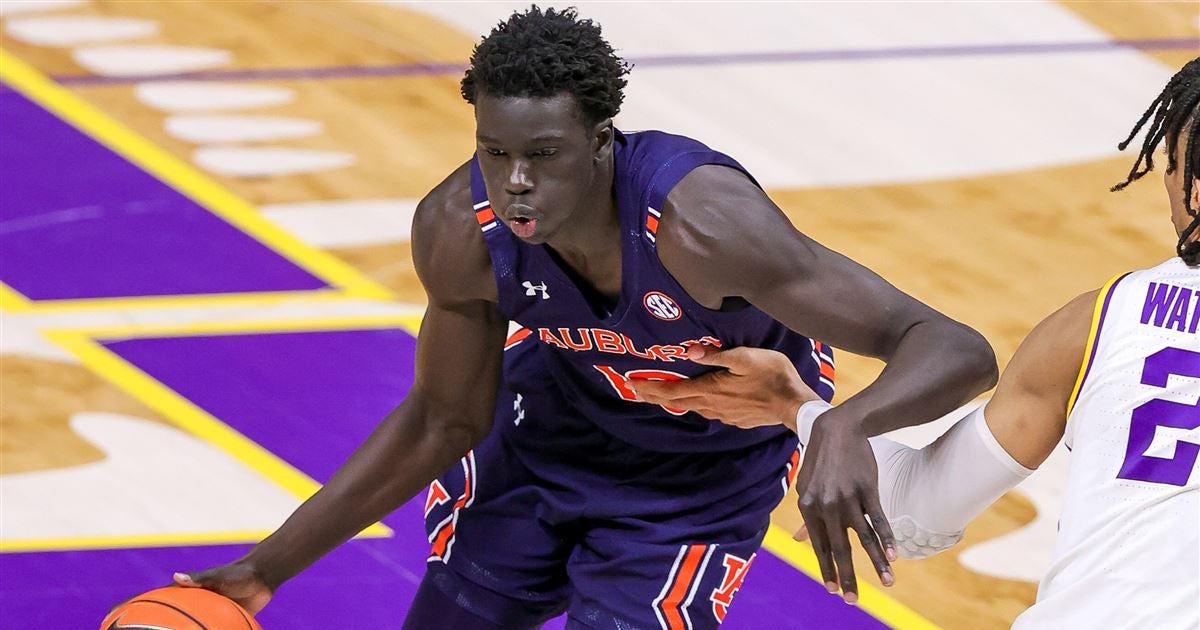 JT Thor signs with agency, won't return to Auburn