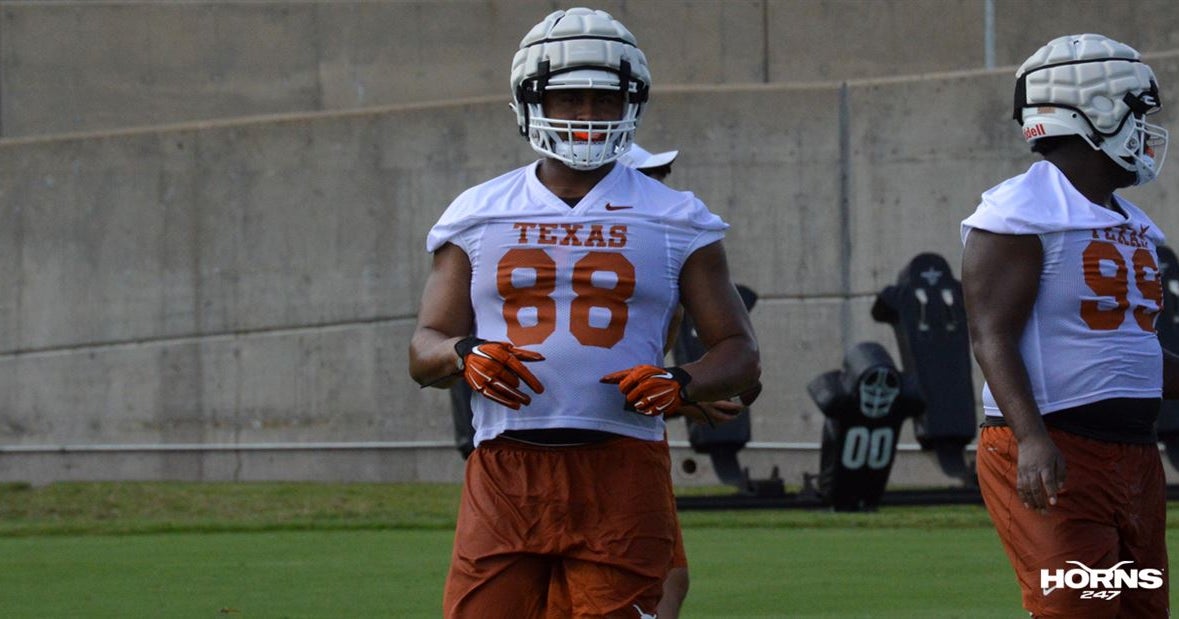 Texas defensive tackle Daniel Carson enters transfer portal