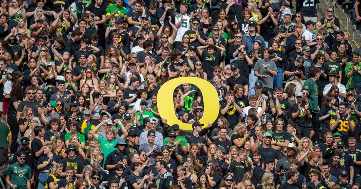 Oregon 'sincerely apologizes' to BYU for student section's 'disgraceful ...