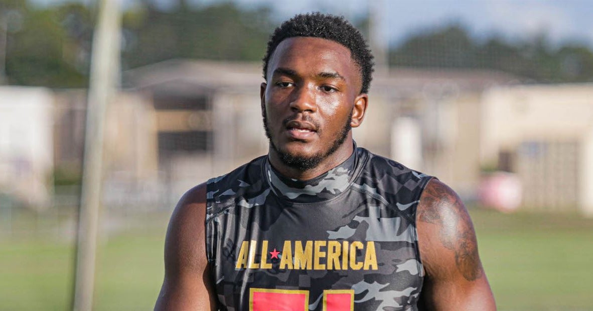 Michigan lands commitment from Top 100 DL Derrick Moore