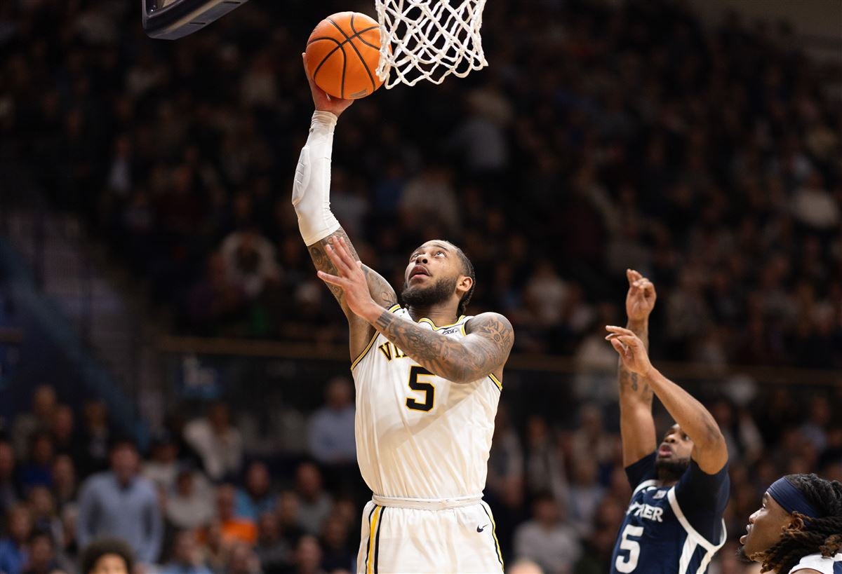Villanova takes care of business against Georgetown, 75-47