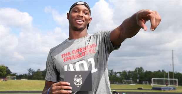 Legacy Stephen Davis Jr. de-commits