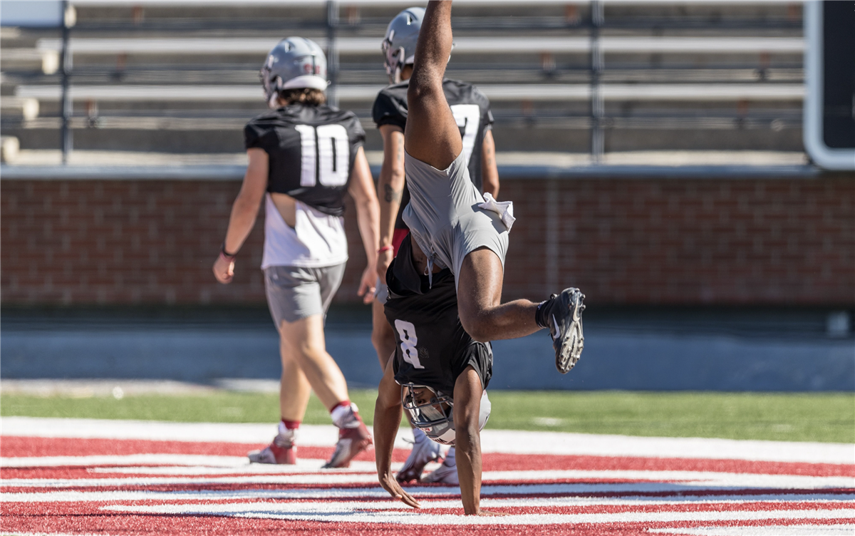 Throwing is one thing but can he do a legit cartwheel? Xavier Ward ...