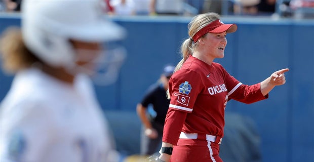 OU softball: Why didn't Kelly Maxwell throw in Game 1 of WCWS semifinal?