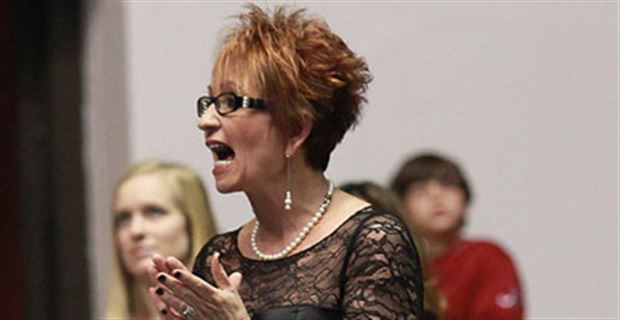 Alabama Hosts Arkansas In Power Of Pink Meet