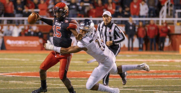 How will Oregon Football replace its outgoing starters?