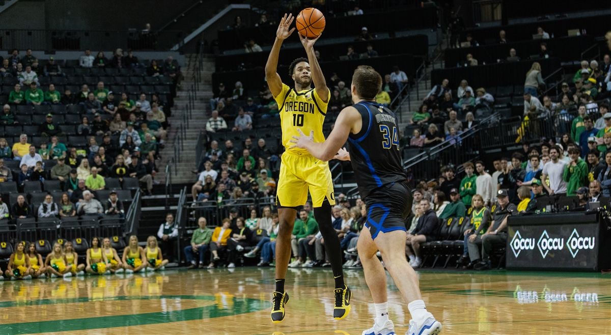 Photos of Oregon basketball's victory over South Dakota State