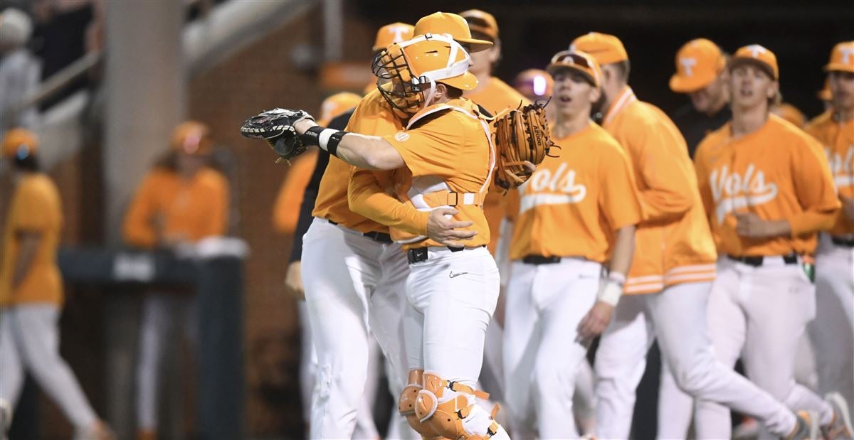 Takeaways: Hunley closes out narrow win for No. 9 Vols in home opener ...