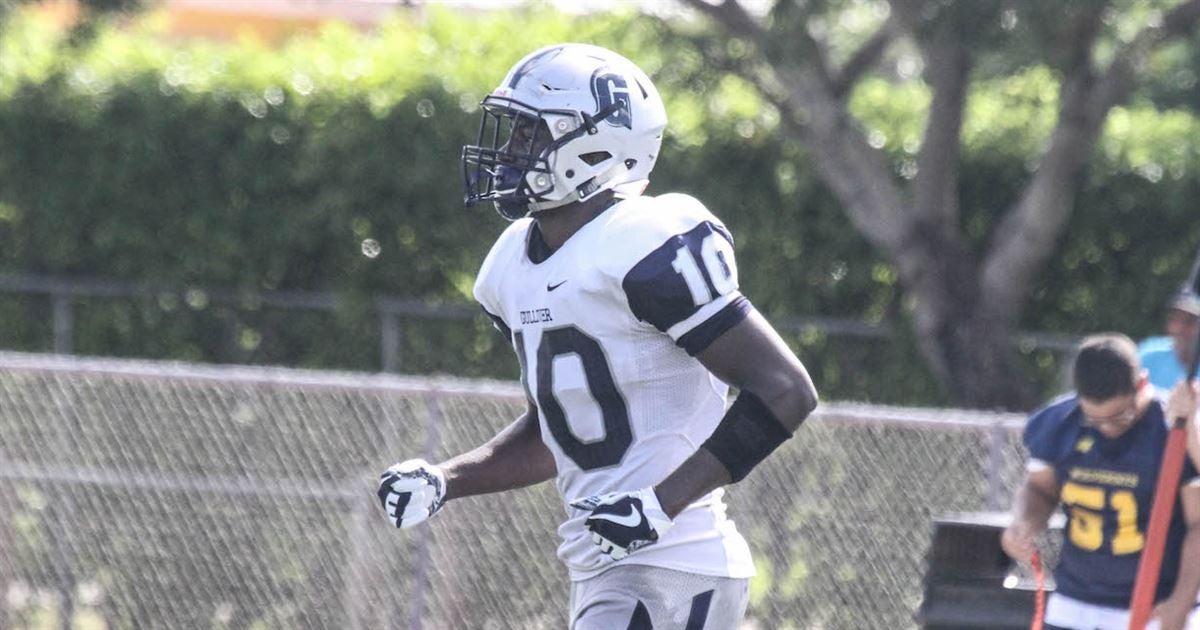 2019 DE D'Sean Perry Taking a Wait-And-See Approach with Recruitment