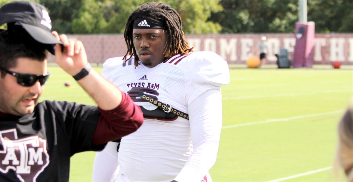 Freshman DT Derick Hunter named A&M Scholar-Athlete of the Month