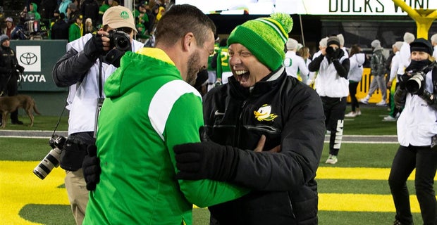 Oregon set to extend athletic director Rob Mullens along with a pay raise