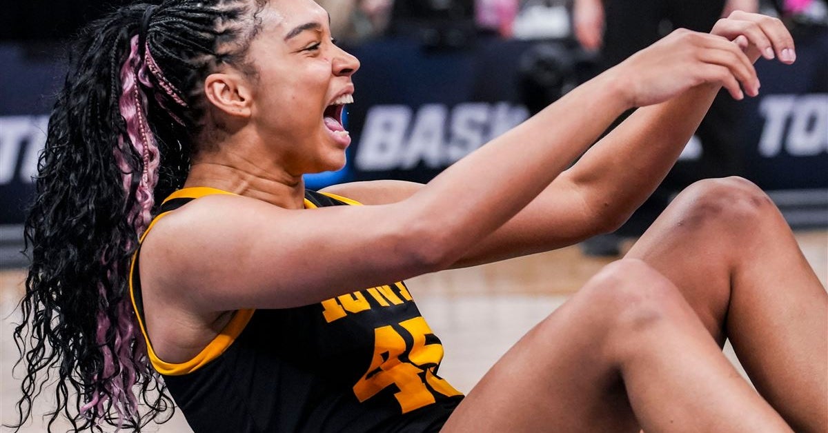 Iowa Women's Basketball: Hannah Stuelke selected to USA Basketball ...