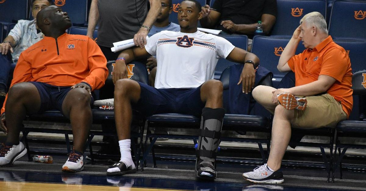 Center Austin Wiley out 'few weeks' with foot injury