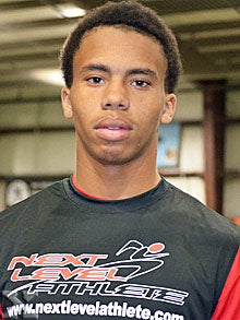 Raelon Singleton Photos