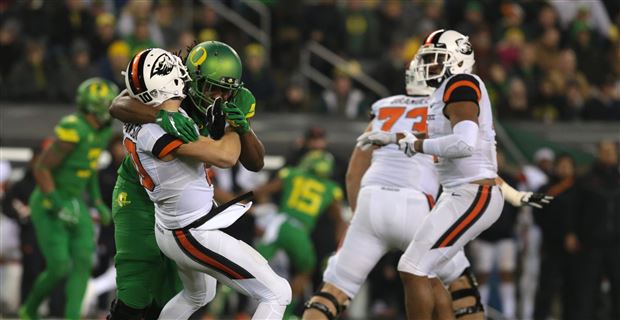 Twitter Reacts to Oregon's 69-10 win over Oregon State