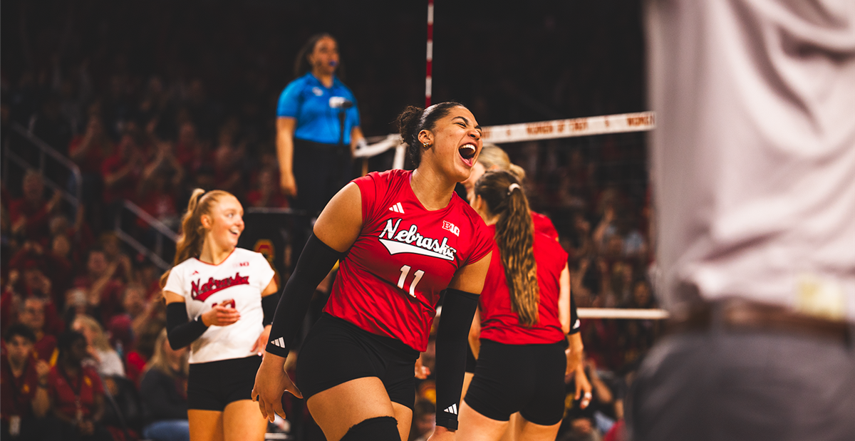 Husker volleyball finishes West Coast trip in style