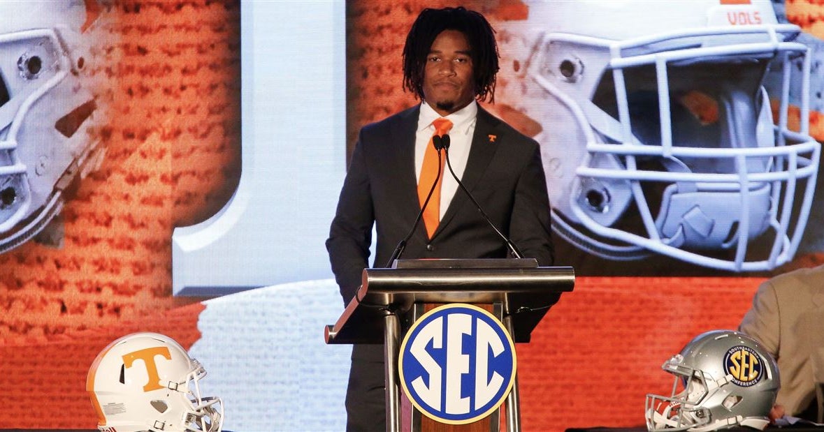 Velus Jones Jr. reveals why Tennessee's young WRs are exciting him