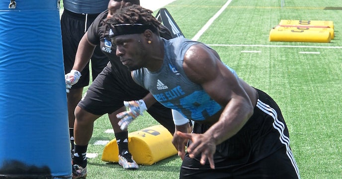 Top247 DE Betiku talks UF