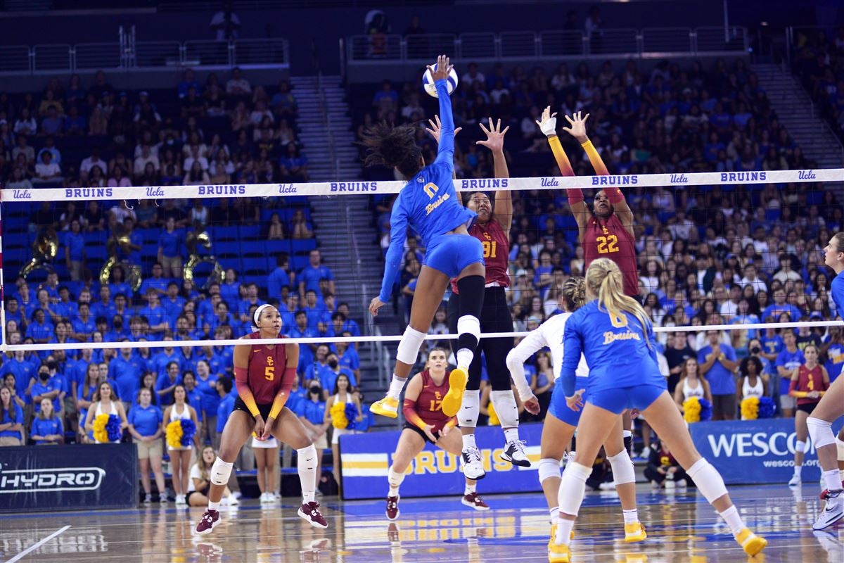 Photos: Women's Volleyball drops conference opener to USC 3-1
