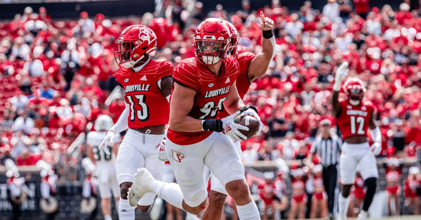 BREAKING: Wisconsin Lands Louisville Transfer Mason Reiger