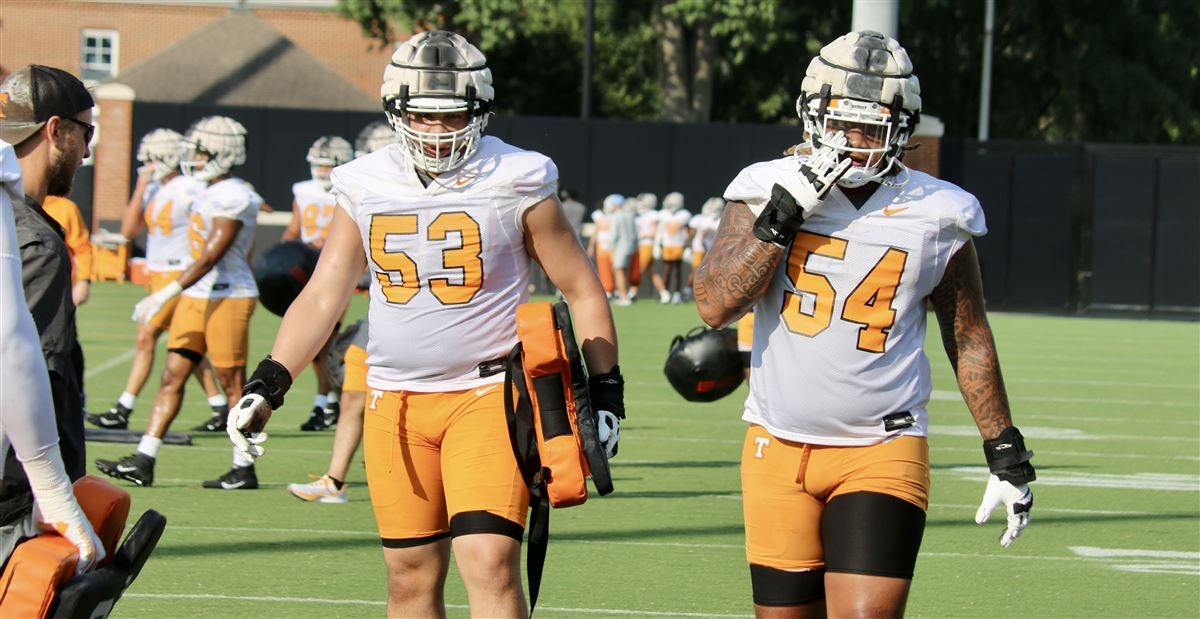 Elarbee discusses Vols' left-tackle competition, timeline for decision