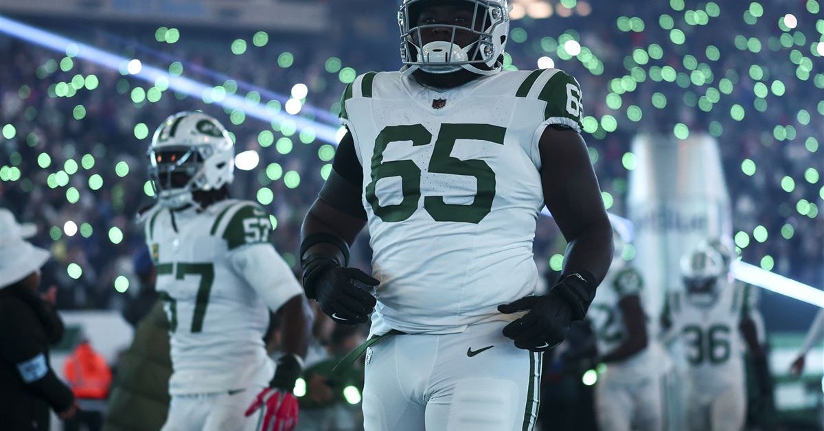 Xavier Newman carted off the field following collision with Steelers ...