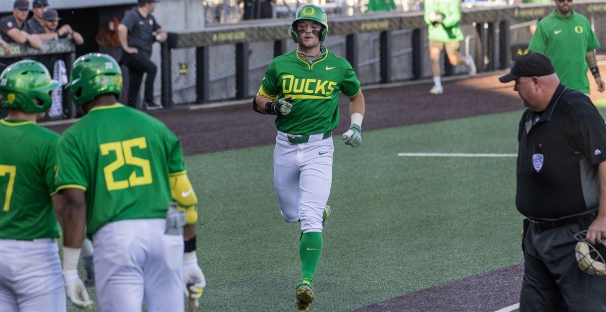 Photos from No. 20 Oregon's sweep over Washington State