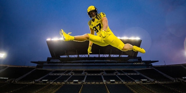 Standout TE Ryner Swanson locks in official visit No. 1 to Oregon