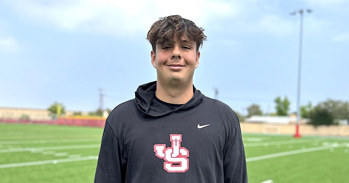 Local 2025 OL Jake Flores reacts to 'huge' USC football offer