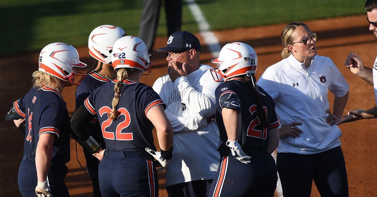 Pitchers shine, hitters get hot as Auburn softball team gives Malveauxs ...