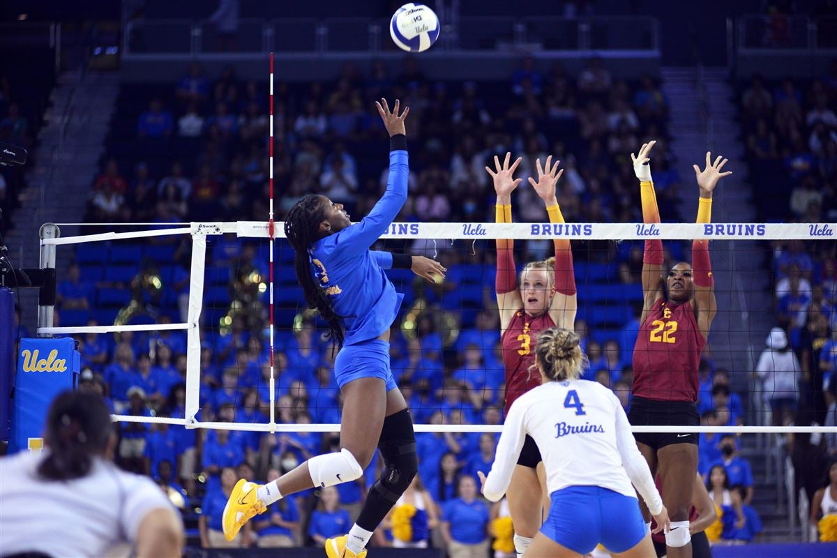 Photos: Women's Volleyball drops conference opener to USC 3-1
